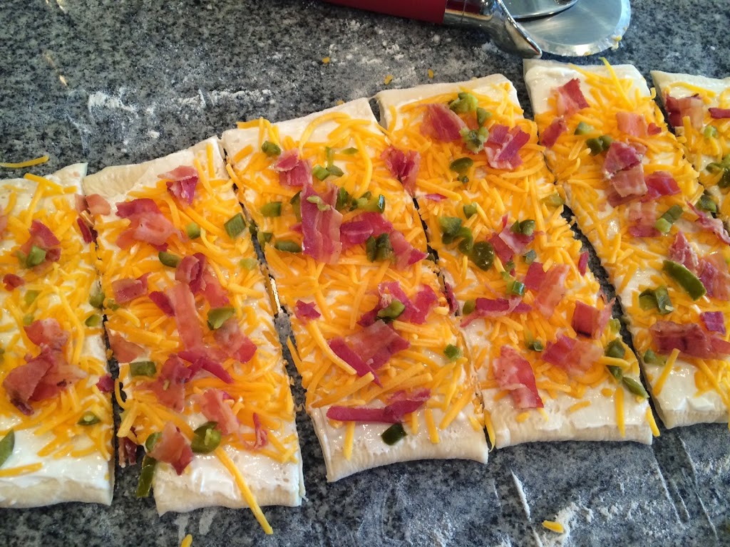 Bridgford Bread and Roll Dough Bacon, Jalapeño and Cheddar Pull-Apart ...