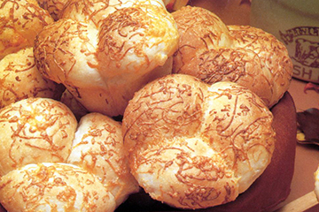 Bridgford Bread and Roll Dough Cheesy Cloverleaf Rolls - Bridgford ...